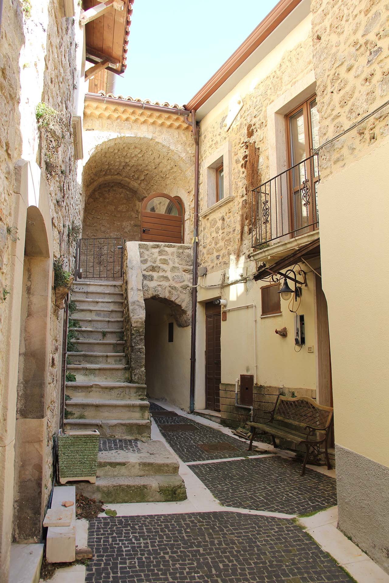 Scapoli: tra i vicoli accompagnati dalle zampogne | Turismo in Molise